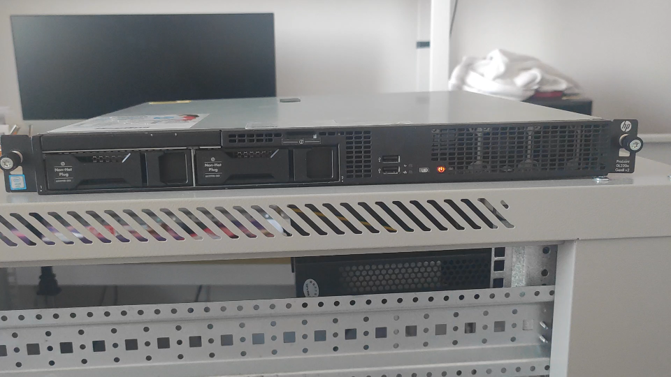 最不适合做软路由的准系统 HP DL320E G8 V2