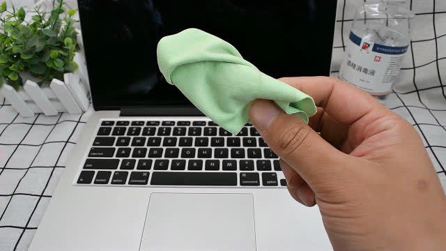 MacBook如何正确擦屏幕?电脑视网膜屏幕清洁方法教程