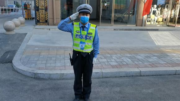 玉泉交管八中队国庆假日开展“生命无价 酒后禁驾”交通安全宣传