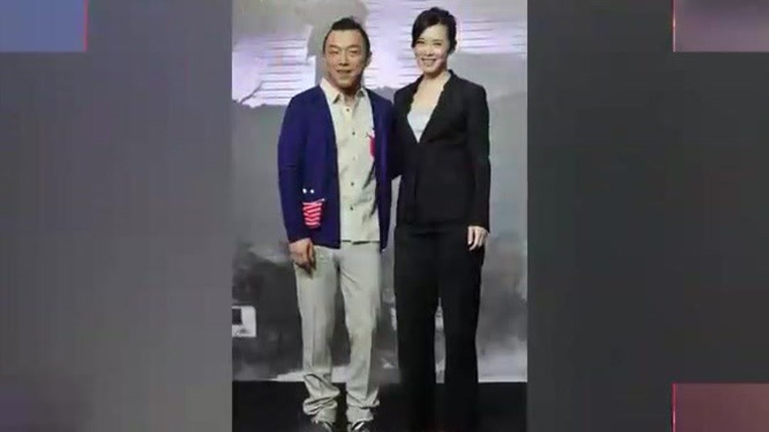 黄渤老婆终露真身,与黄渤合体出席晚宴,不是明星却满满少女味