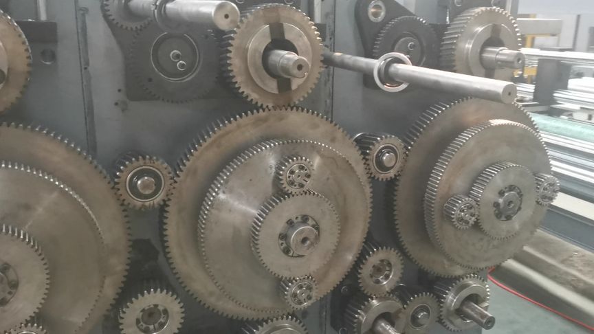 机械齿轮联动之美,高速瓦楞纸板印刷模切机