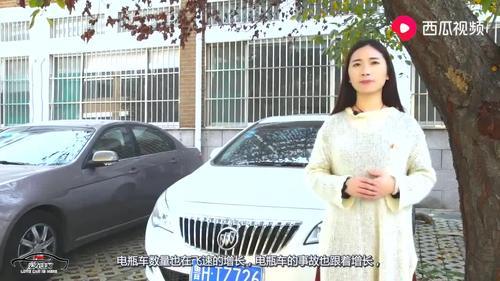 电动车遇上交警,想掉头逃跑,下一秒尴尬啦,网友:心疼视频车