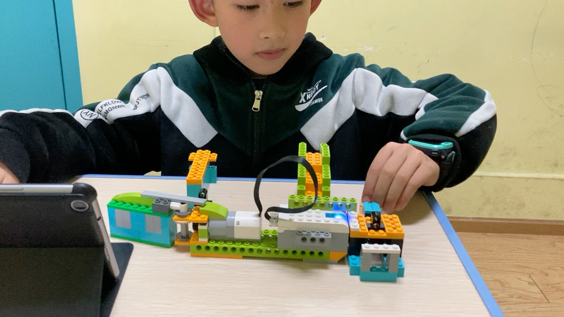 小栈编程年度作品评选-机器人趣味编程-李柯辰