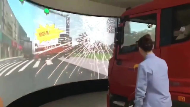 去驾校看到这一幕,这招高明啊,学车前先模拟一下刹车