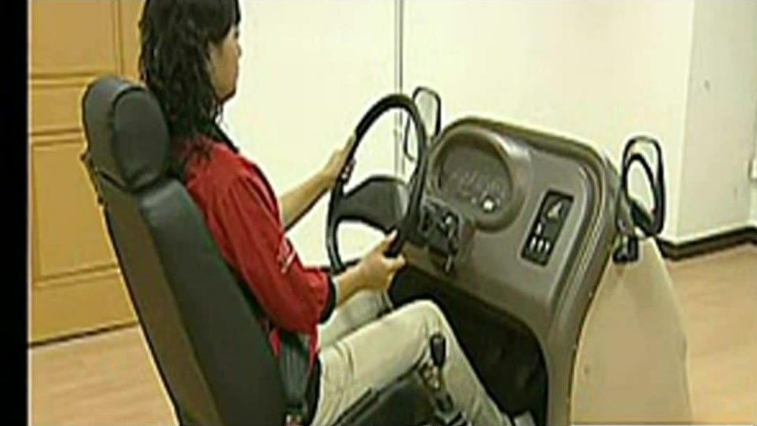 2014年最新驾考视频 汽车起步与停车模拟练习