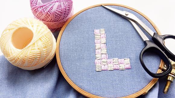 花式绣字母,美丽的编织效果,竟然用的这种刺绣针法,做法很简单