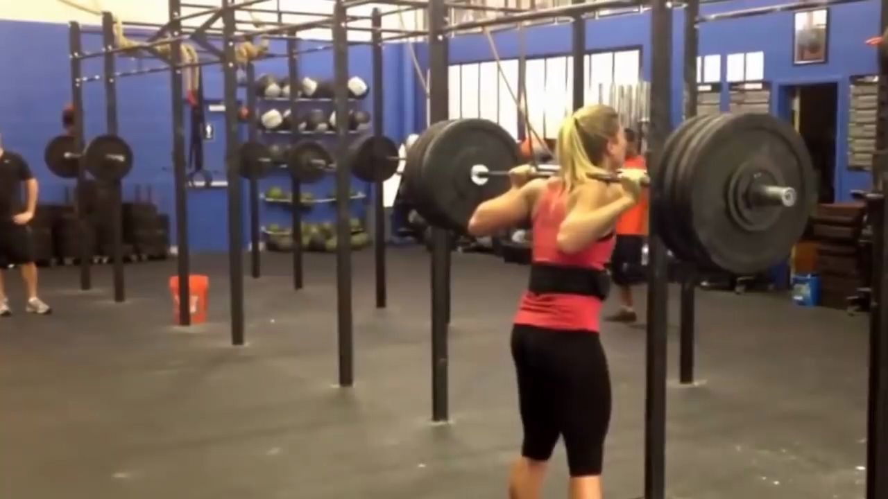 美女 运动时还是要安全第一