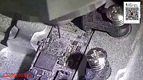 IC打磨机高效打磨iphone4的CPU