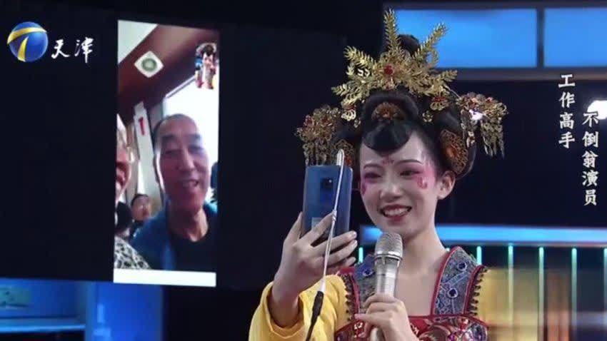 姑娘讲述表演不倒翁太辛苦,让家人跟着操心,心里愧疚丨非你莫属