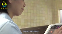 全自动洗澡机的出现,让大家洗澡更舒服,一边洗澡一边看电视