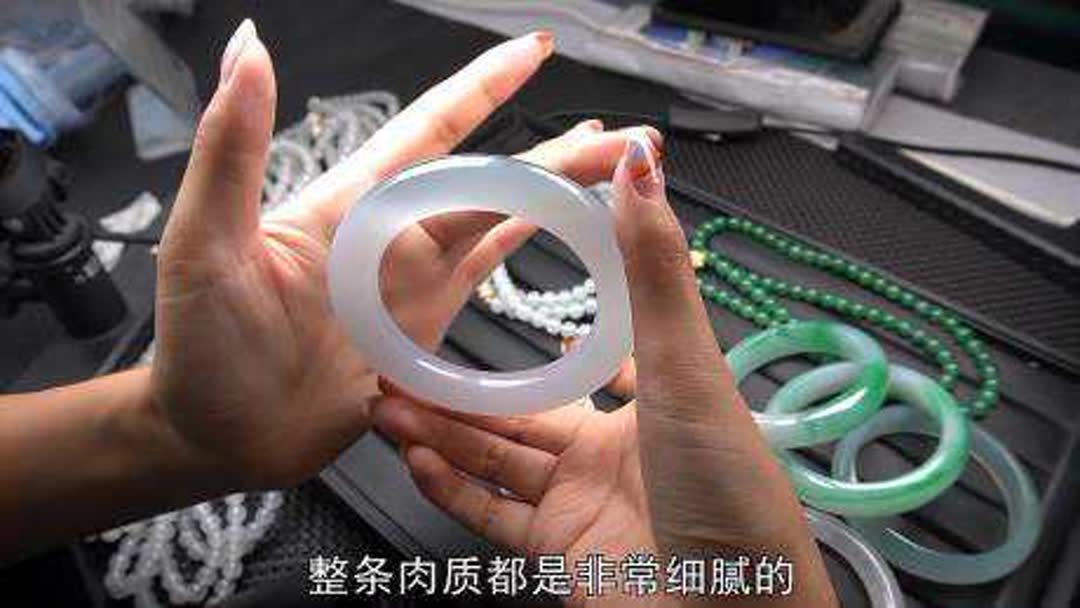 800万缅币封包的翡翠手镯,货主再三纠结之后如何选择?