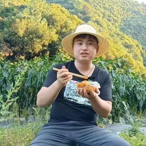 云滇小哥在农村 