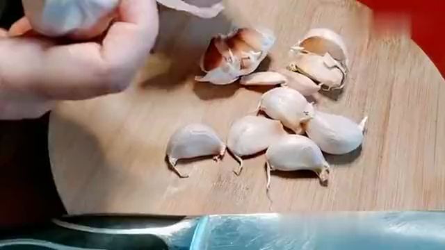 腌腊八蒜,一定记住这两步,3天保证吃上翠绿腊八蒜#吃货成长计划