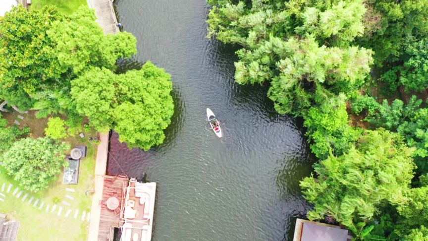 小姐姐划船不靠桨～#台风烟花 你们的船准备好了吗～