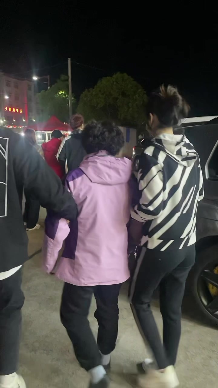 ...放后面,把优点放大,把缺点缩小 #家和万事兴#百善孝为先 #生活随拍