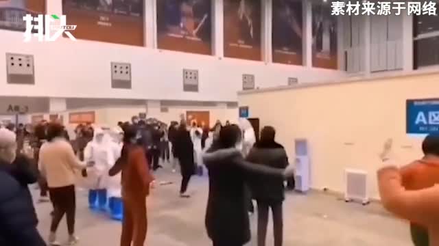 积极抗疫!轻症患者在武汉方舱医院跳起广场舞,网友:大妈就是牛
