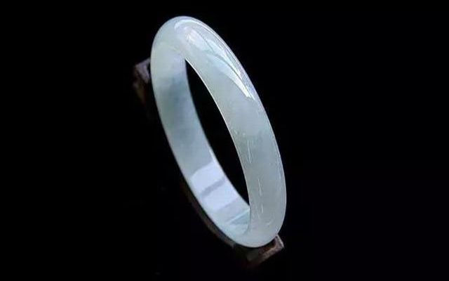 行家教你:鉴别翡翠牢记“9”大特征,不吃亏上当!