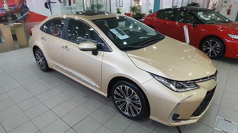 2020款丰田卡罗拉2.0L与1.8L混动版该怎么选?对比一下就有数了!