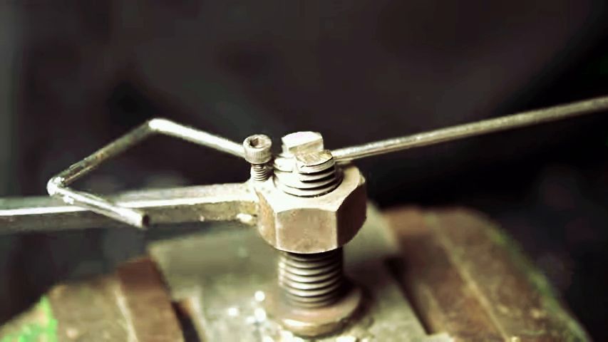 男子脑洞大开,自己发明了这样的折弯工具,用过的人都说好,真棒