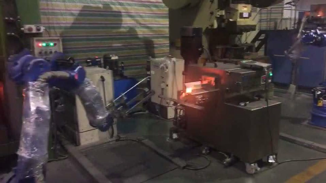 力泰锻造自动化机器人生产线 氧化皮清洗机与机器人完美结合
