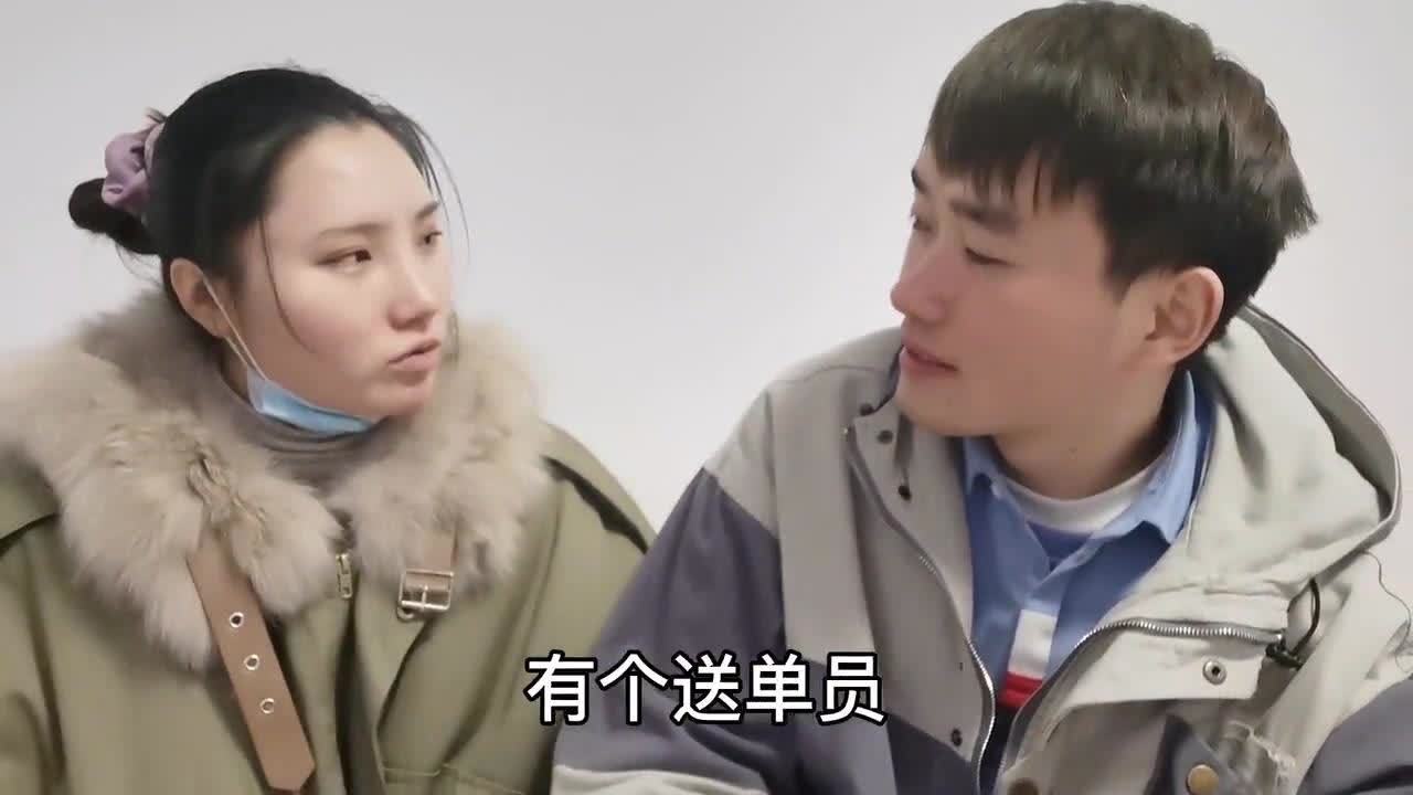 美女听到外卖小哥猝死才赔偿两千块,她义愤填膺做了这事情