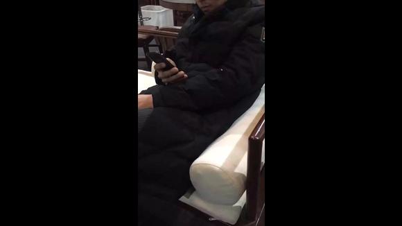 漏洞羽绒服VS暴躁小哥,下一幕,鼻涕泡差点给我笑出来!