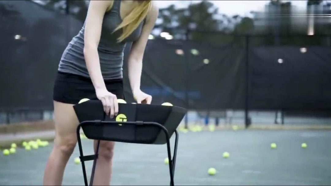 老外发明的新型机器人,打网球再也不用捡球了!