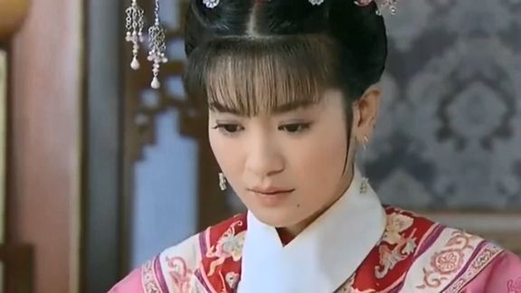 新还珠格格:格格不高兴,不肯吃饭,众人想尽办法逗格格开心!