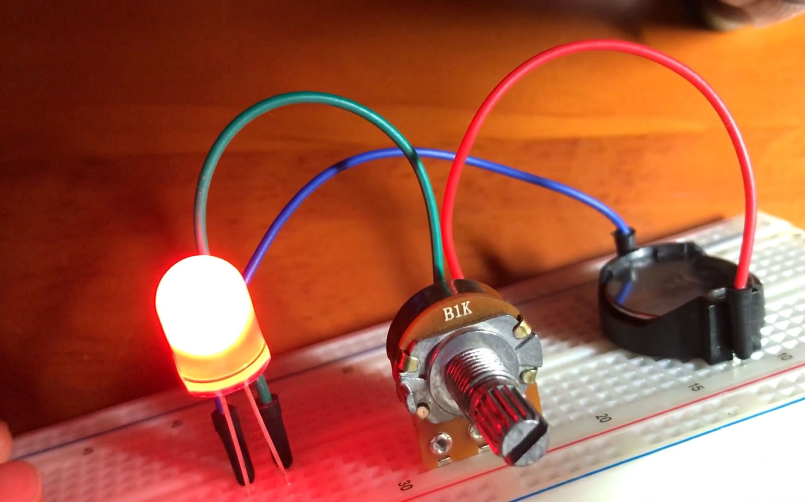 如何简单制作电位器调光小台灯