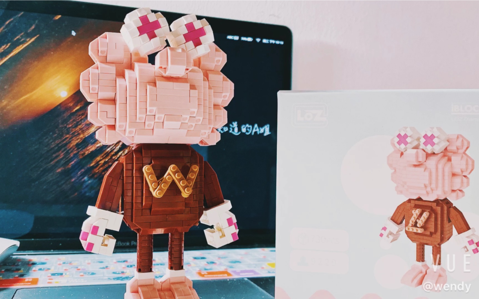 【拼装微粒模型】粉色KAWS公仔 - 拼装三小时、延时三分钟!我太难了!