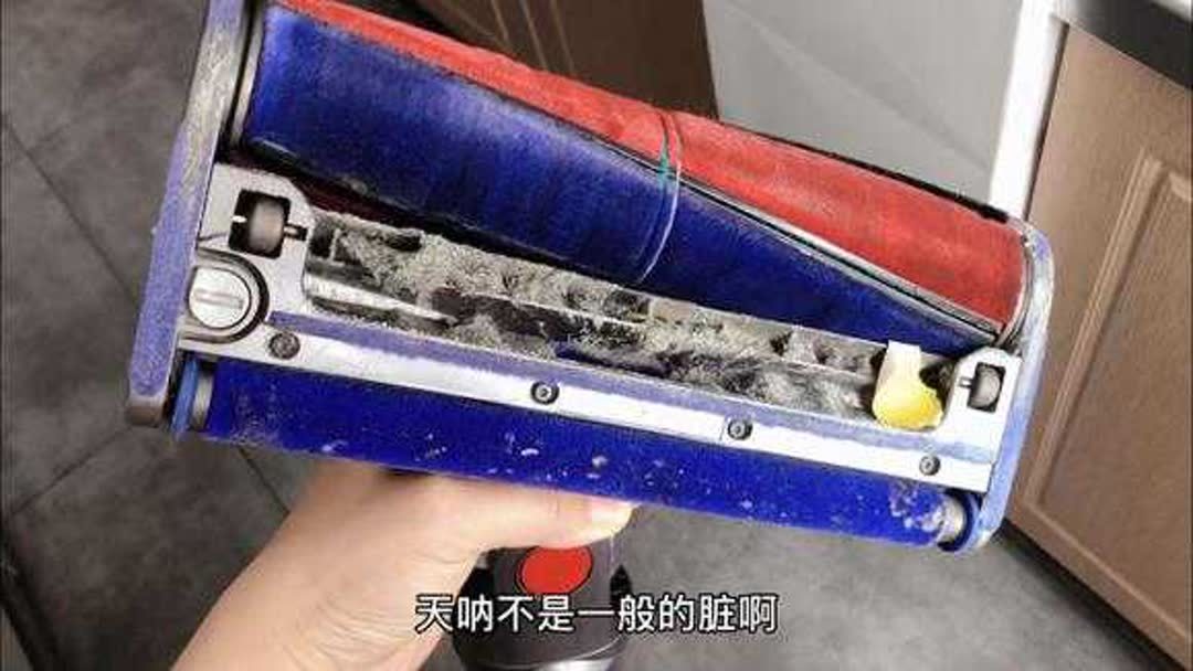 周末打扫:戴森V8吸尘器用了一年了,第一次拆开清洗吸头,真可怕
