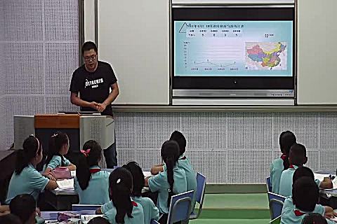 3北师大版小学数学五年级下册《复式折线统计图》甘肃省市级优课