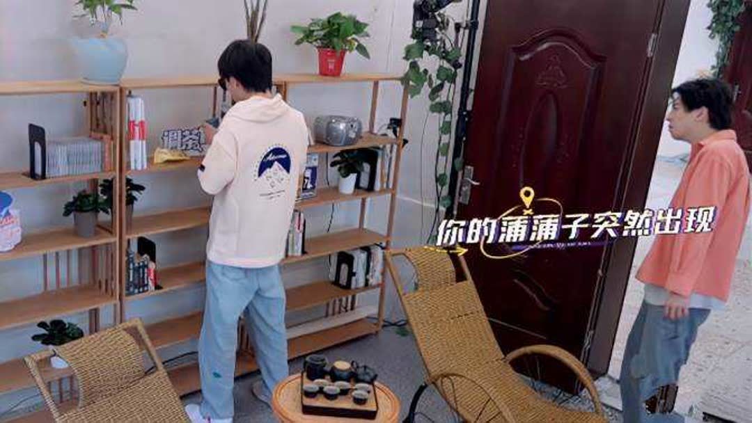 文韬书房找线索,蒲熠星却偷偷出现,小动作简直太呆萌丨名侦学院