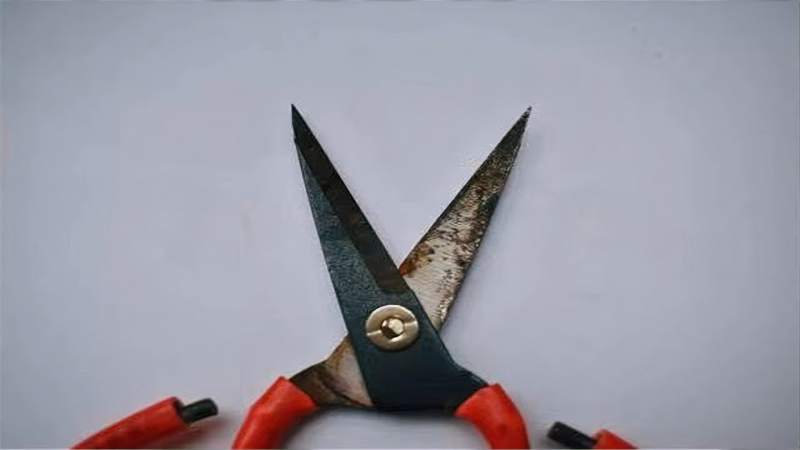 快速打磨剪刀的技巧,教你一招,剪刀还能多用3个月,太实用了