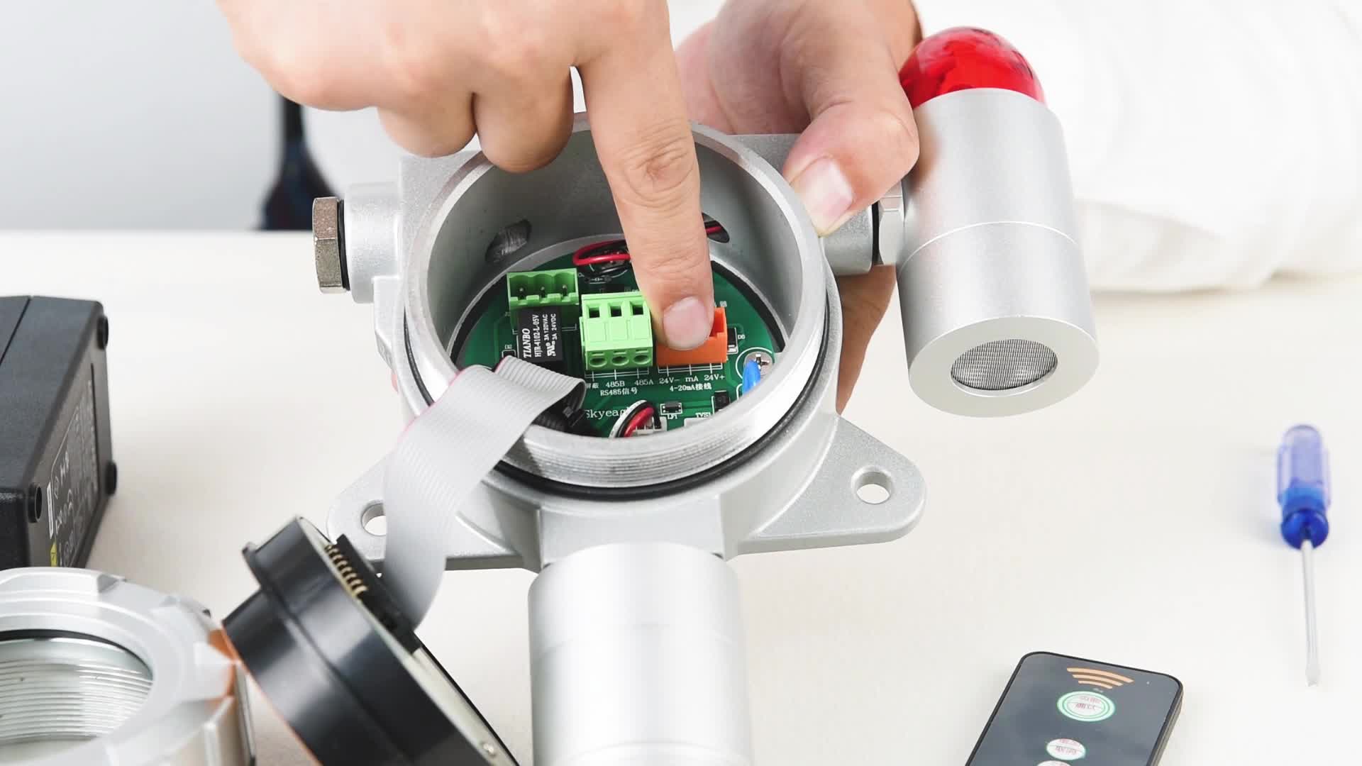 在线式气体检测仪使用方法