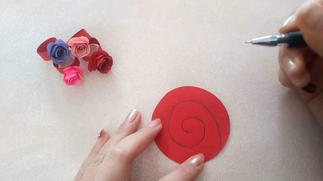 折纸漂亮的玫瑰花戒指,2分钟折出一个小戒指,女生都喜欢抢着要