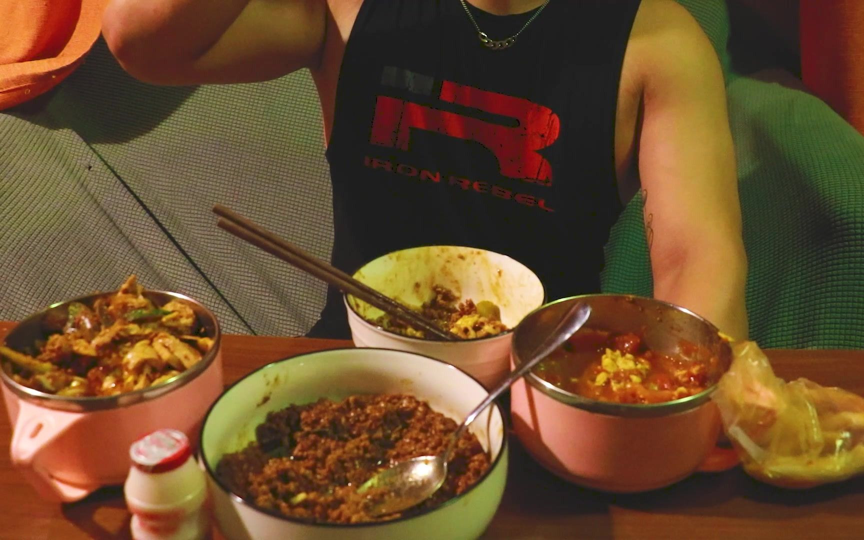 夜晚就该有美食和你