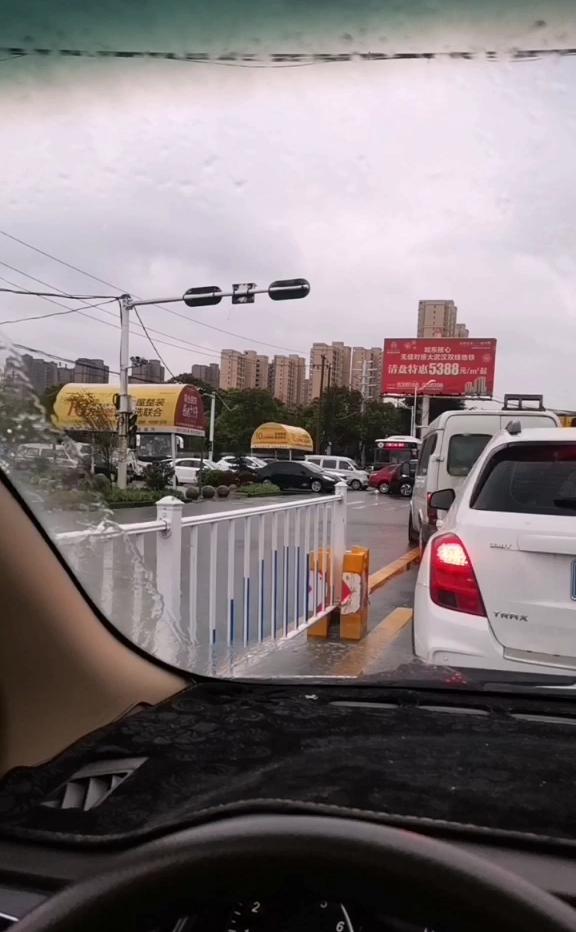 论交通信号灯的重要性!