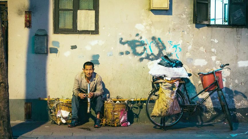 一个县20多万农民,靠收破烂致富,有人年入几十万,比白领强