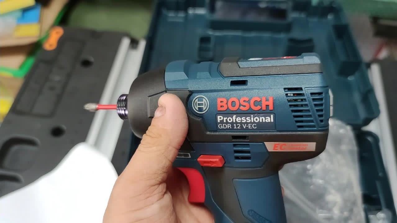 不掏一分钱享受博世售后服务,前几天的博世无刷起子机现在回来了