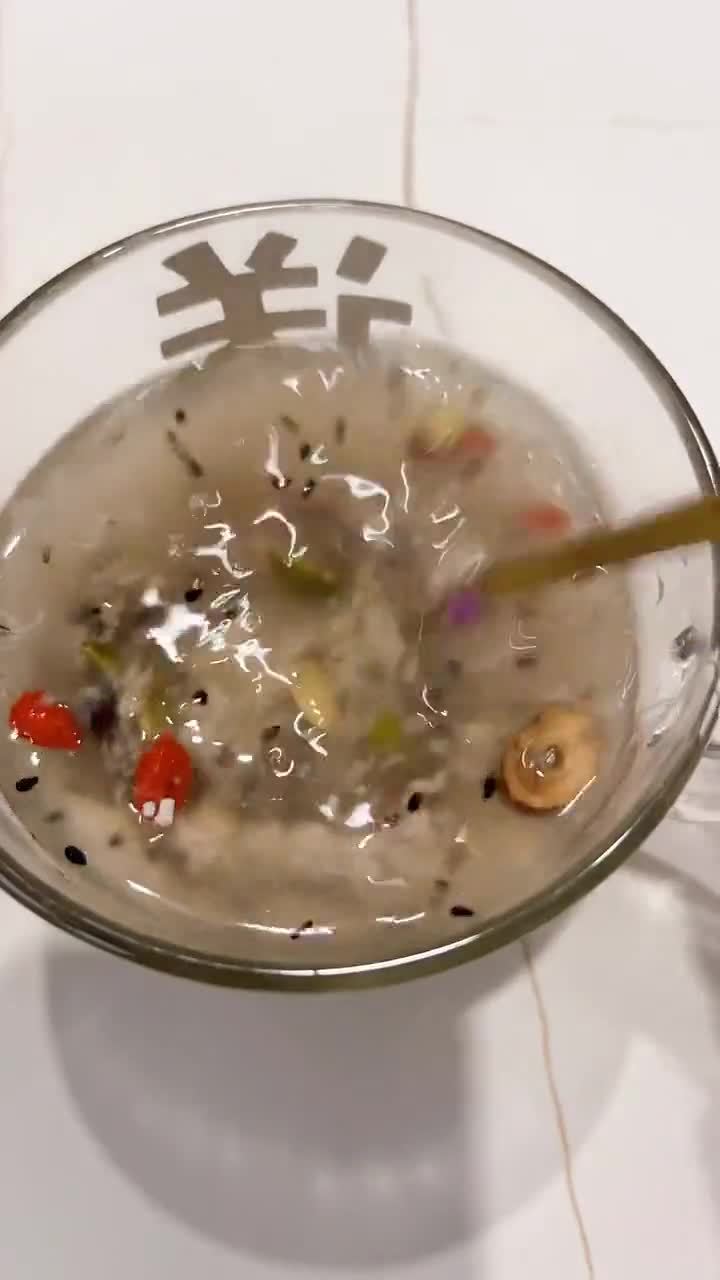 赶紧给你爱的人来一碗坚果藕粉羹吧