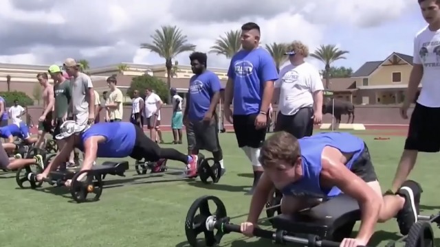 一种健身器材练就全身肌肉,发明让人赞叹,锻炼起来才是亮点