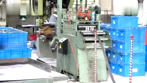 B11安装支架连续模具生产-2