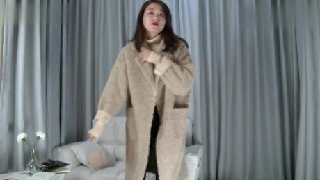 小姐姐告诉你颗粒绒皮毛一体是什么材料,以后买衣服不要选错啦