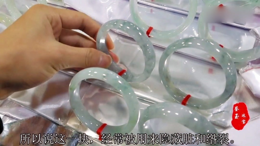 翡翠手镯“描金”就能挡裂?这样的手镯还算是纯天然的A货吗?