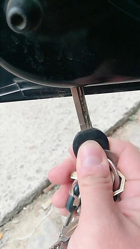 要定期清理这些排水管道,防止堵住,车被腐蚀。