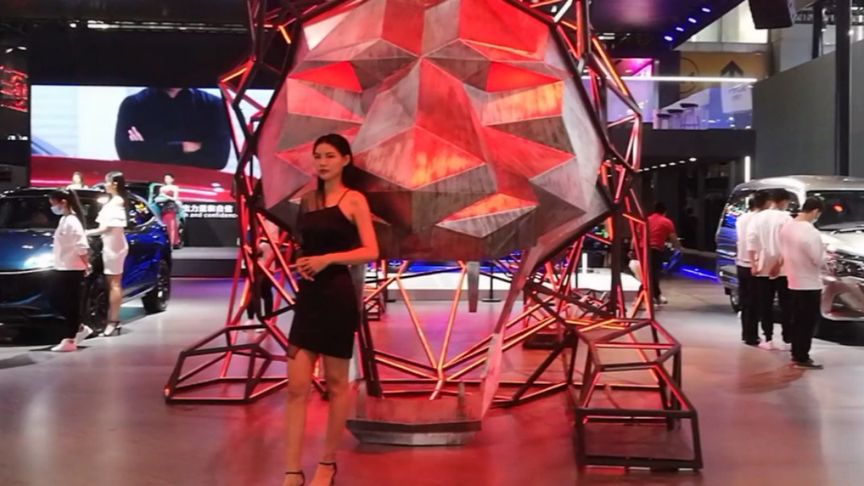 2020广州车展回顾,东风展台实拍,颇具心思的设计,众多车模压阵