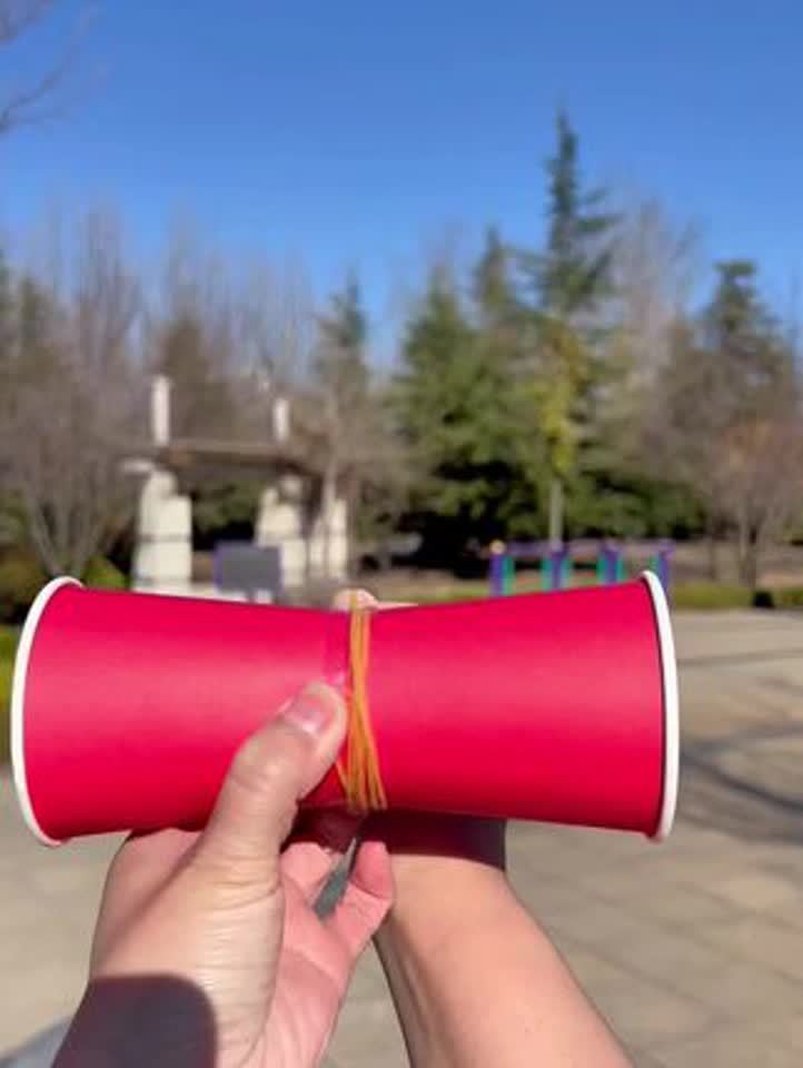 用两个纸杯就可以做一个好玩的飞行器,让孩子动手试一试吧#亲子手工 #手工diy #幼儿园手工