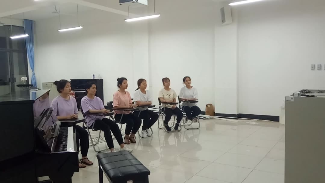 小班音乐活动《一只哈巴狗》