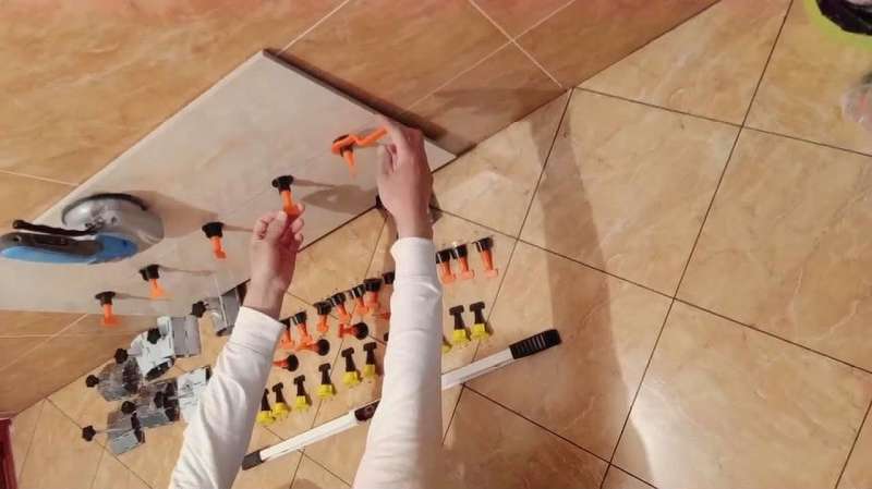 瓷砖定位器和找平器的详细使用说明,长知识那是肯定了!